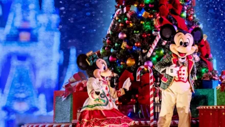 Watch Decorating Disney: Holiday Magic | Disney+