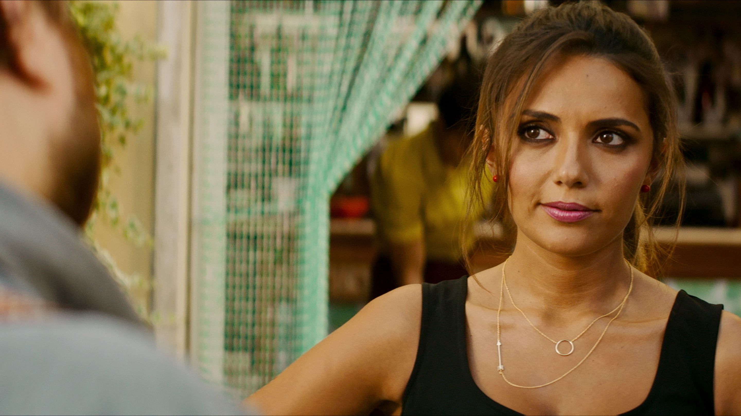 Al posto tuo arriva su Disney la commedia con Luca Argentero e Ambra ...